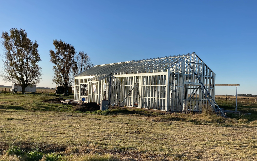 Ponto de encontro familiar: Casa de campo em Steel Frame